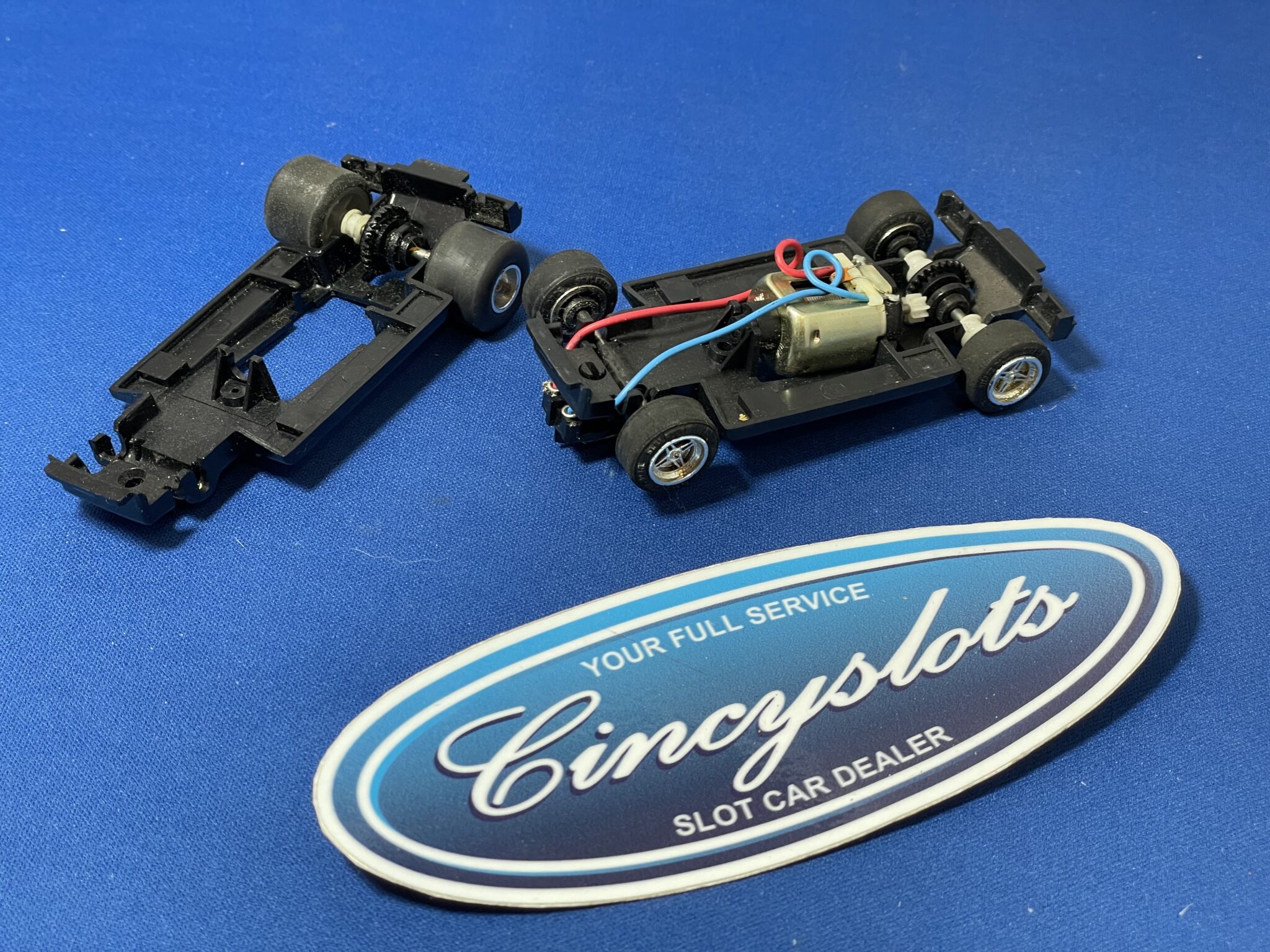 2 Vintage Scalextric Metro Chassis'