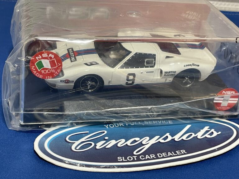 NSR 0140 Ford GT40 Martini L.E., 1/32 Slot Car.