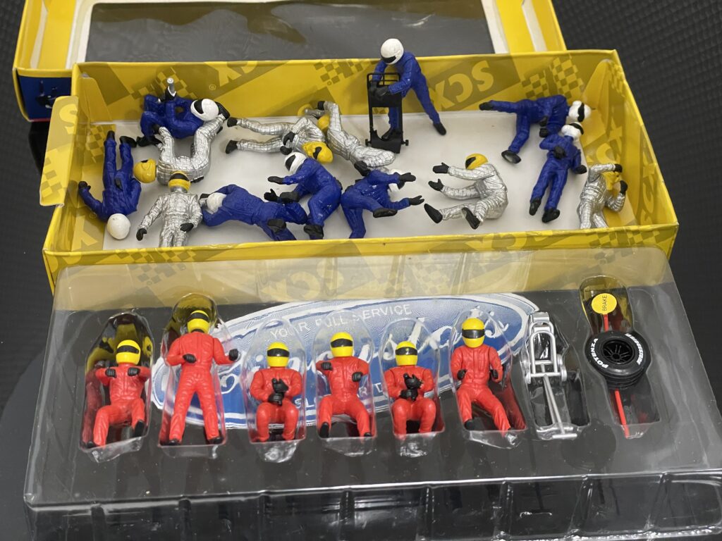20 SCX Pit Crew Figures.