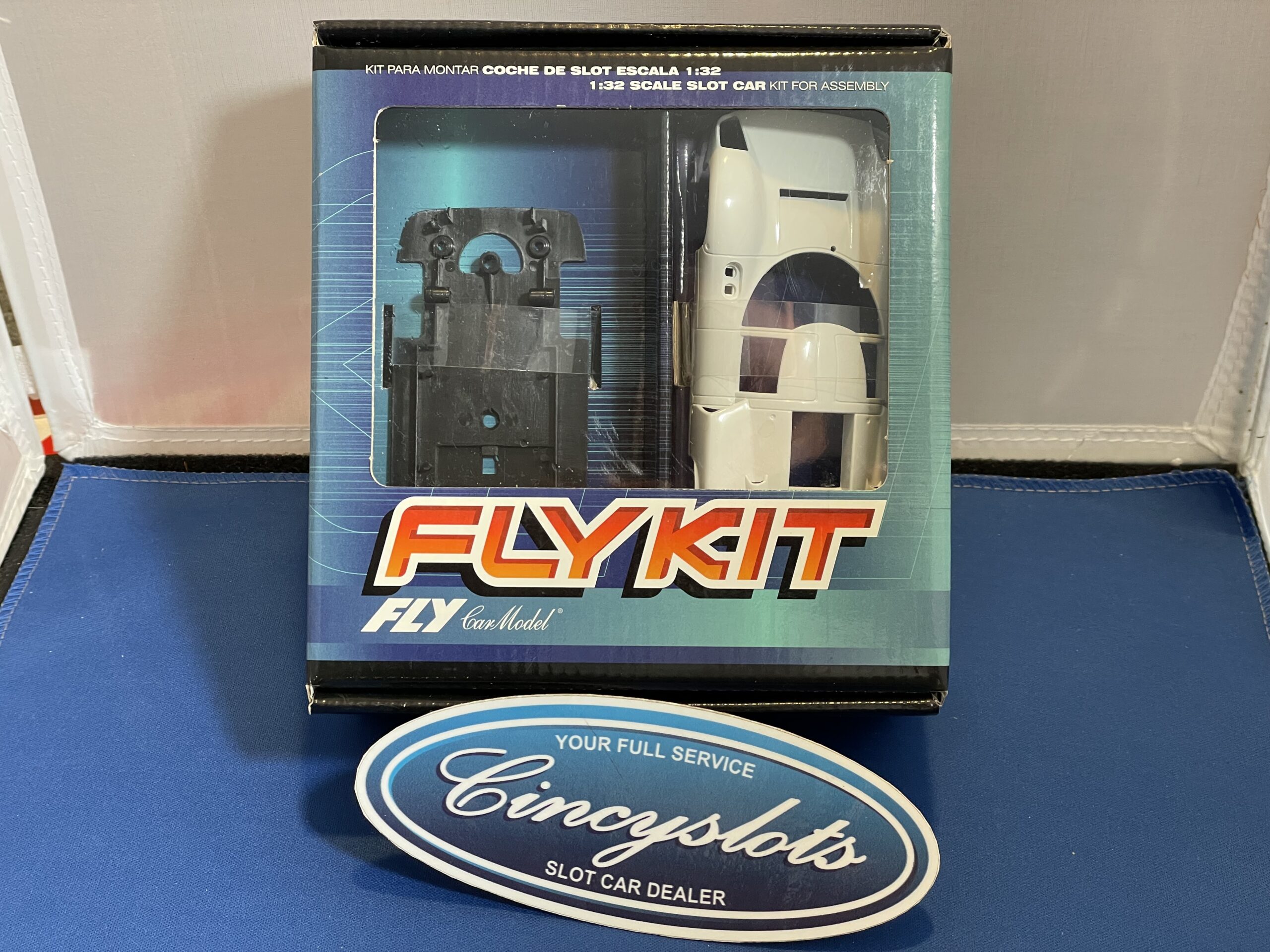 FLY 88305 Lola T70 Kit, 1/32 Slot Car.