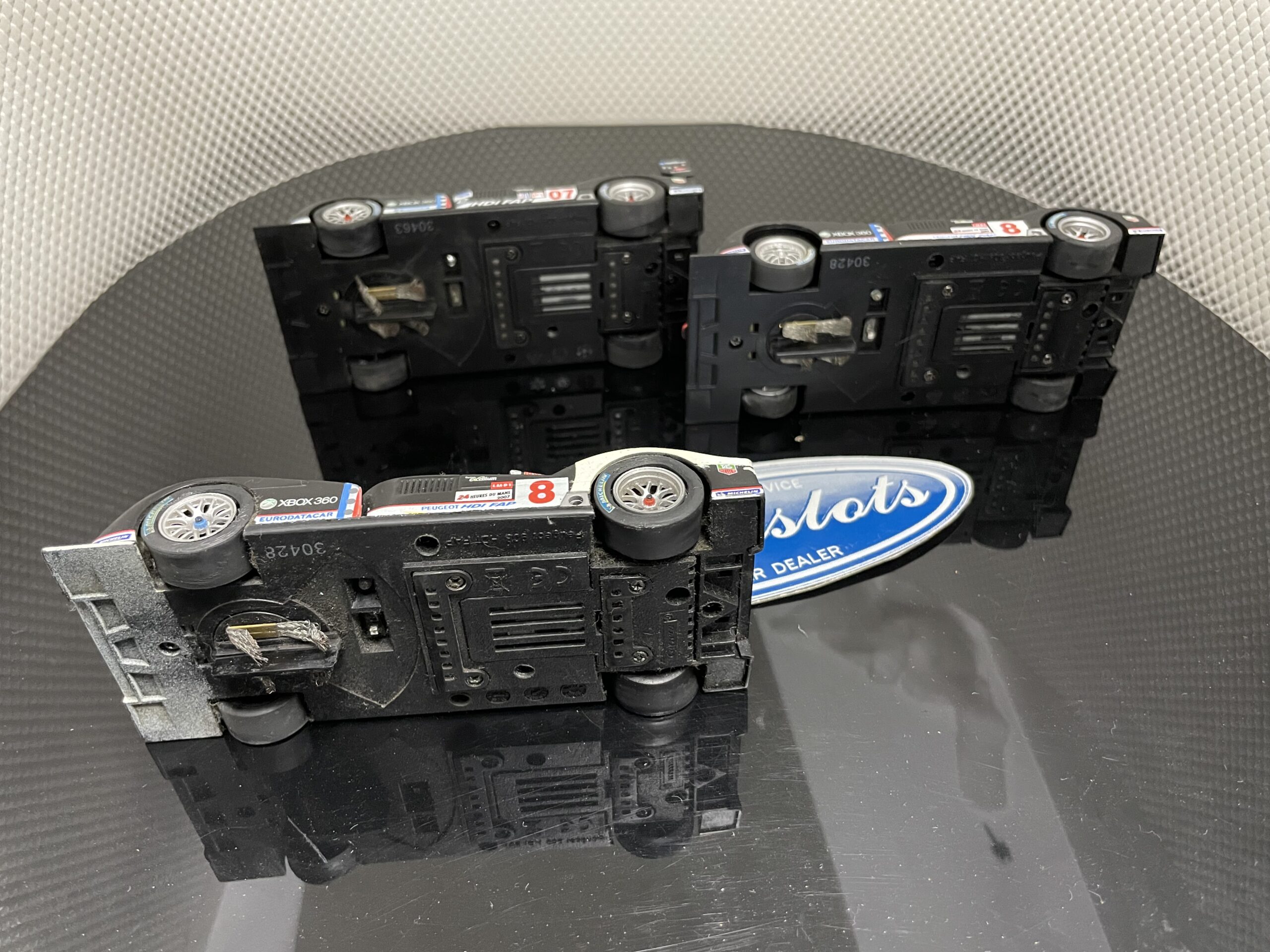 Carrera D132 30428 30463 Peugeot 908 Lot ROUGH USED.