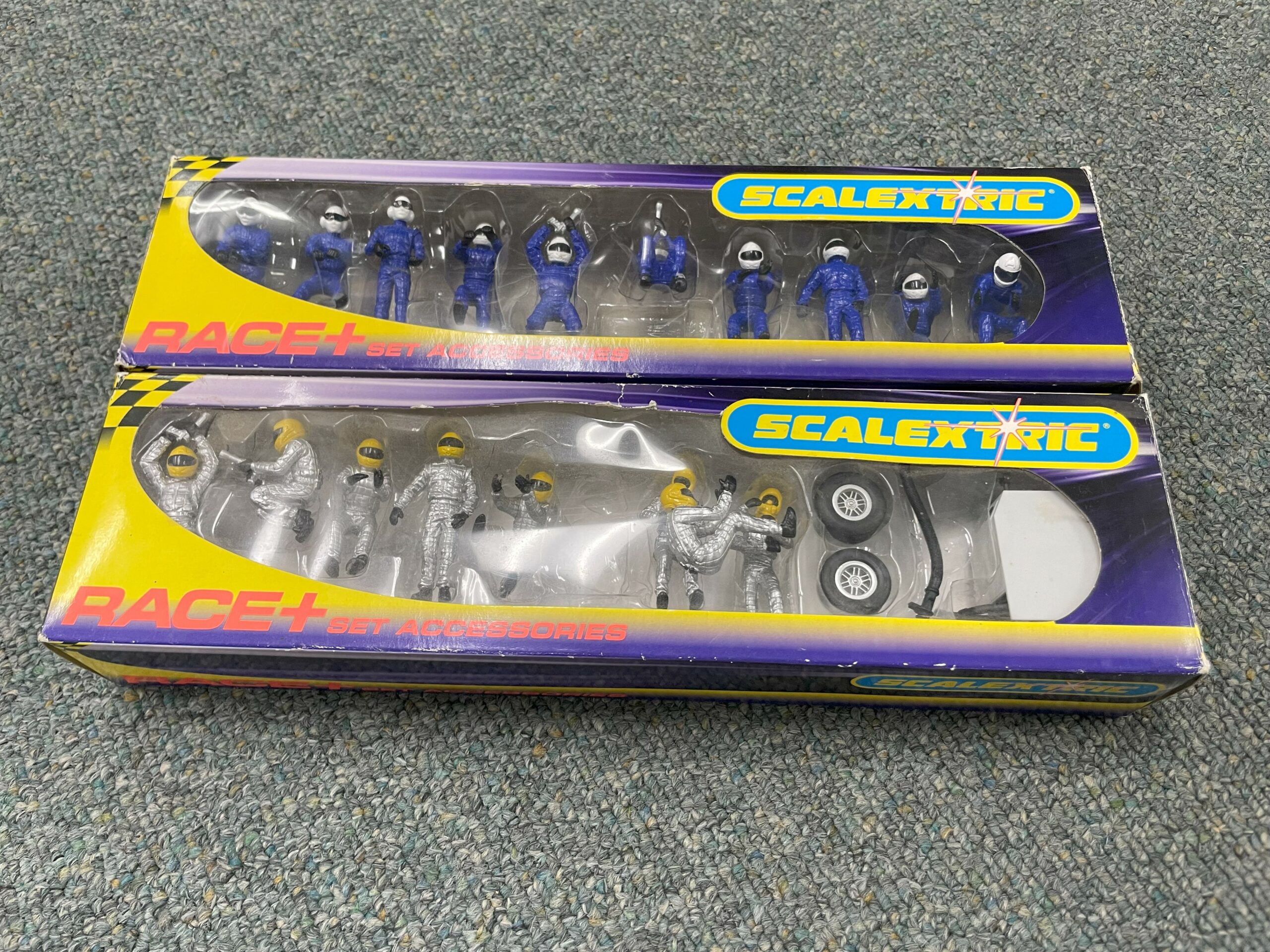2 Sets Scalextric C8293 Blue and Silver Pit Crew.
