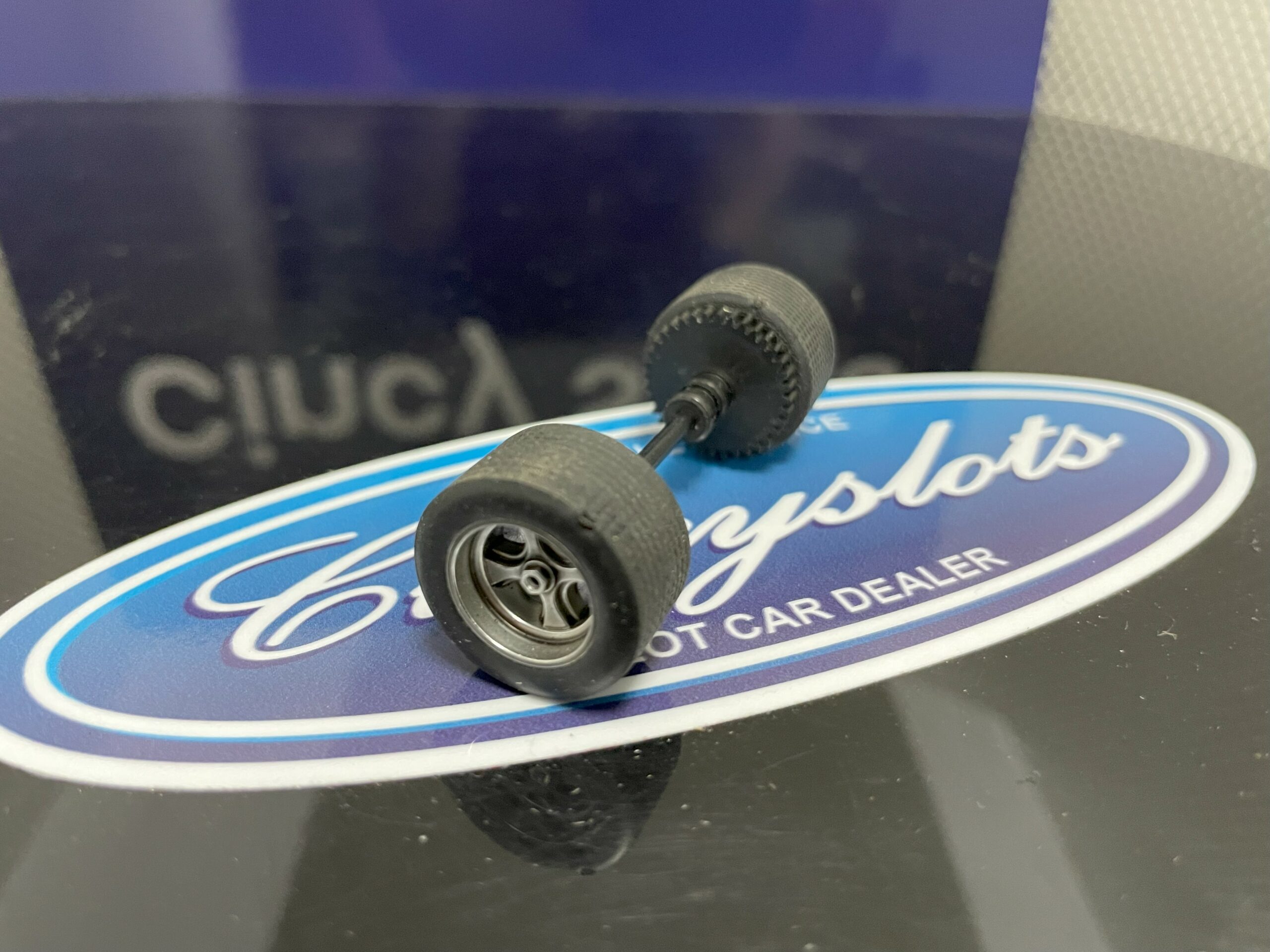 FLY Chevron GB Track Rear Axle, Takeoff.